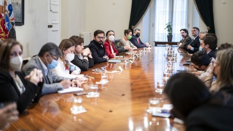 Proceso constituyente: Oficialismo y oposición mostraron su compromiso para una nueva Constitución