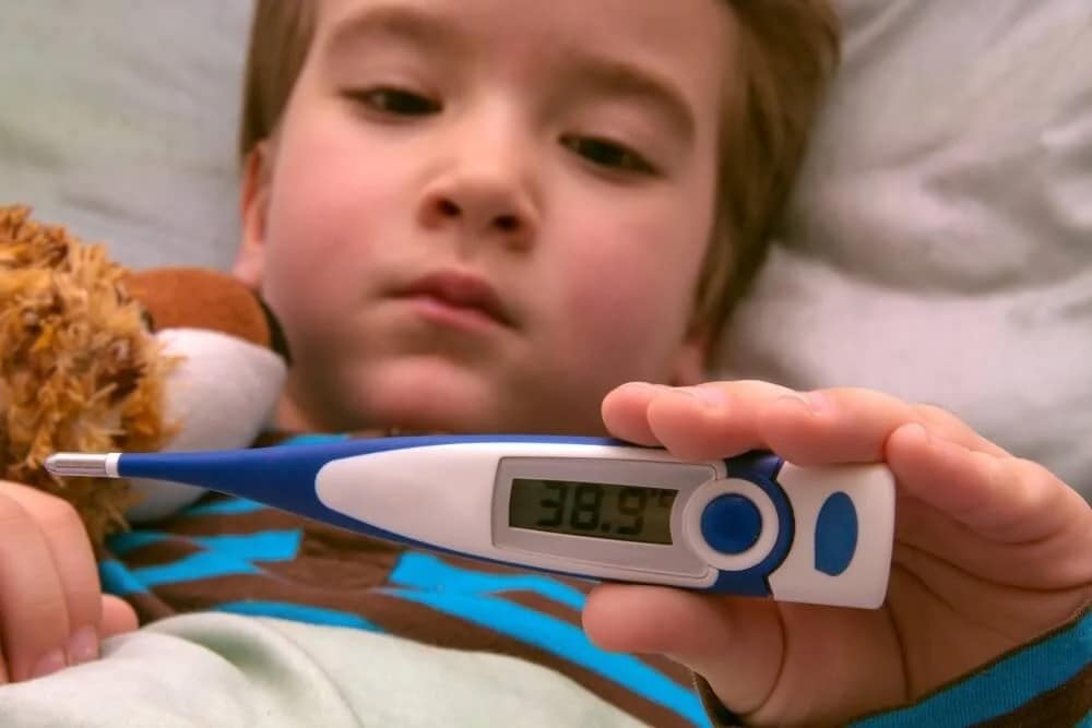 Doctor revela métodos efectivos para bajar la fiebre en niños con ...