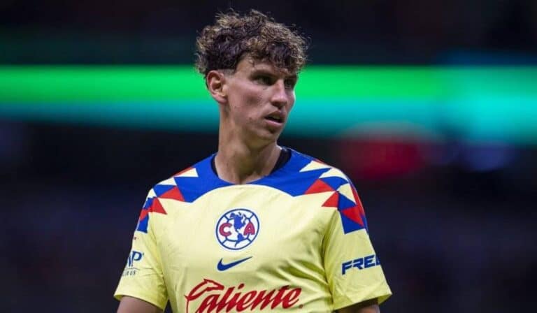 La camioneta eléctrica de lujo con la que Lichnovsky paralizó al fútbol ...