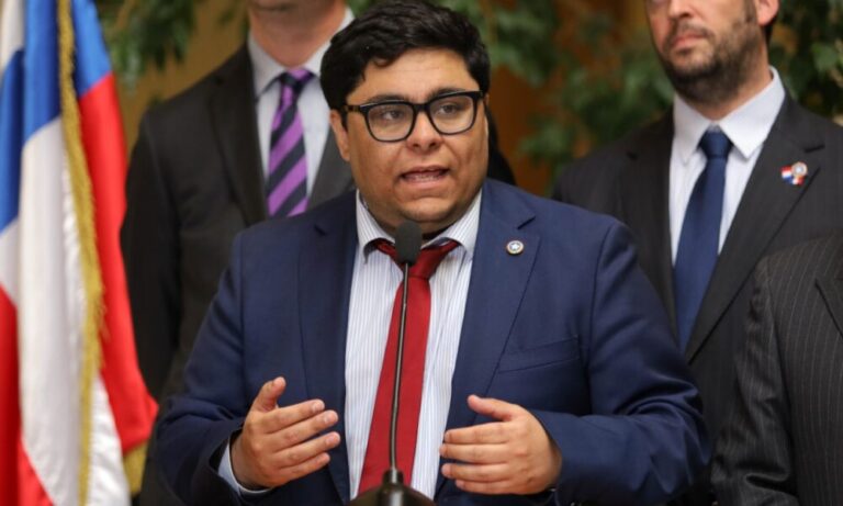 VIDEO | Diputado republicano enciende la polémica: “Ahora tiene una jornada de 40 horas, se va a ...