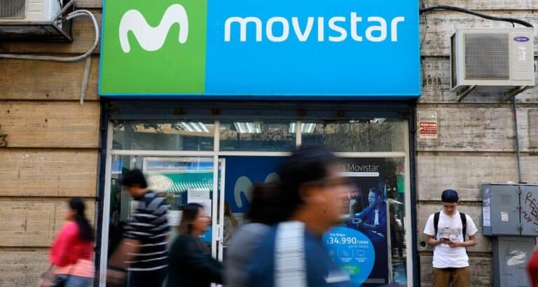 ¡Atención usuarios de Movistar! Telefónica abandona Chile tras 35 años ...